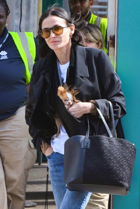 DEMI MOORE Arrives at JFK Airport in New York 09/09/2025 – HawtCelebs