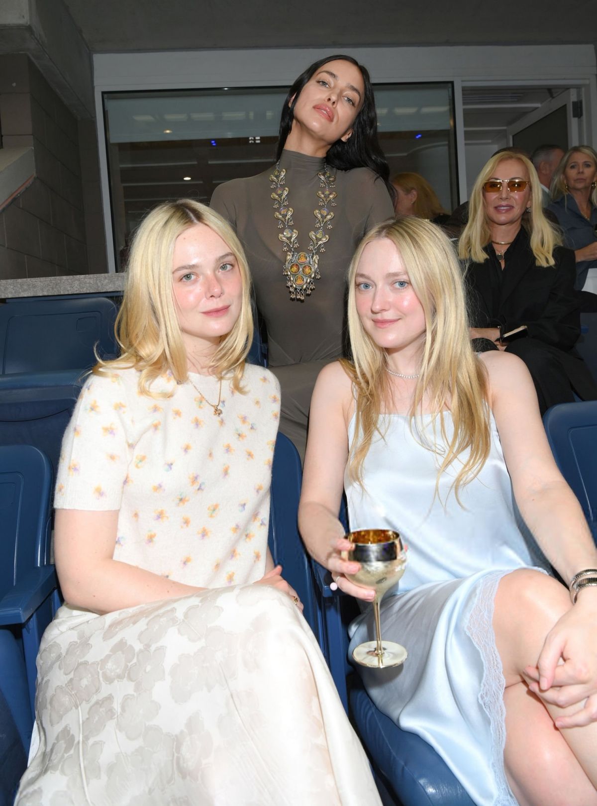 ELLE and DAKOTA FANNING at US Open Tennis Championships Men’s Finals at ...