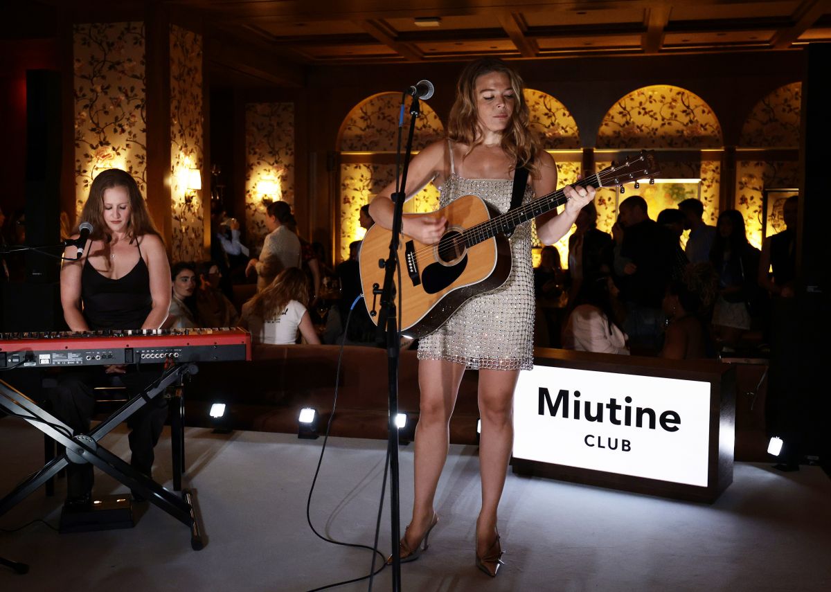 MAGGIE ROGERS Performs at Miutine Club Hosted By Muitine By Miu Miu at ...