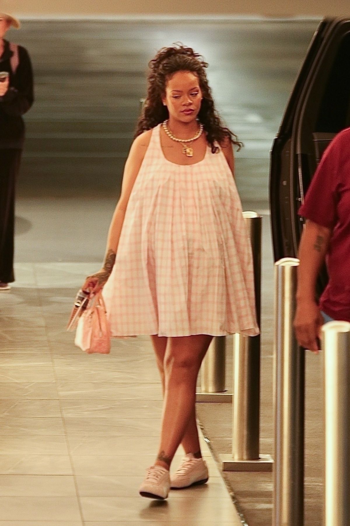 Pregnant RIHANNA Leaves Her Car as She Arrives to a Building in Los ...