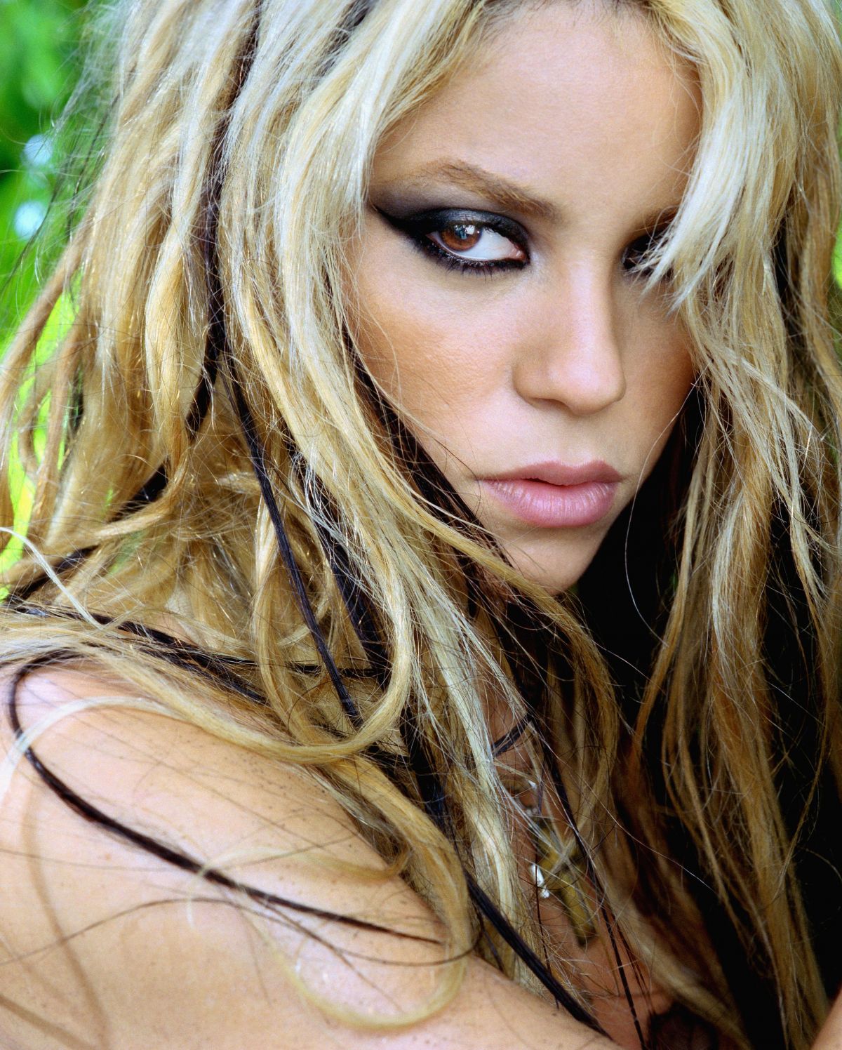 SHAKIRA for Blender 2002 – HawtCelebs