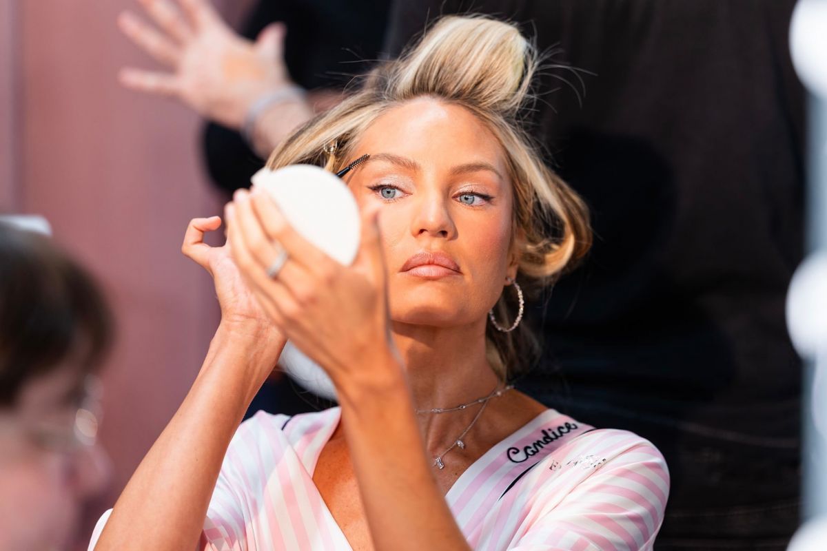 CANDICE SWANEPOEL in the Backstage at Victoria’s Secret Fashion Show ...