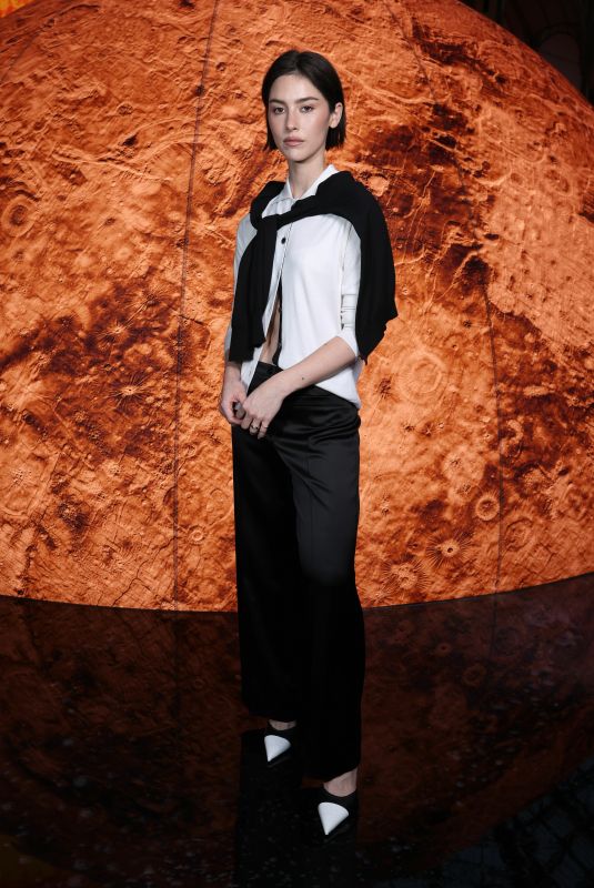 GRACIE ABRAMS at Chanel Womenswear Spring/Summer 2026 Show at Paris ...