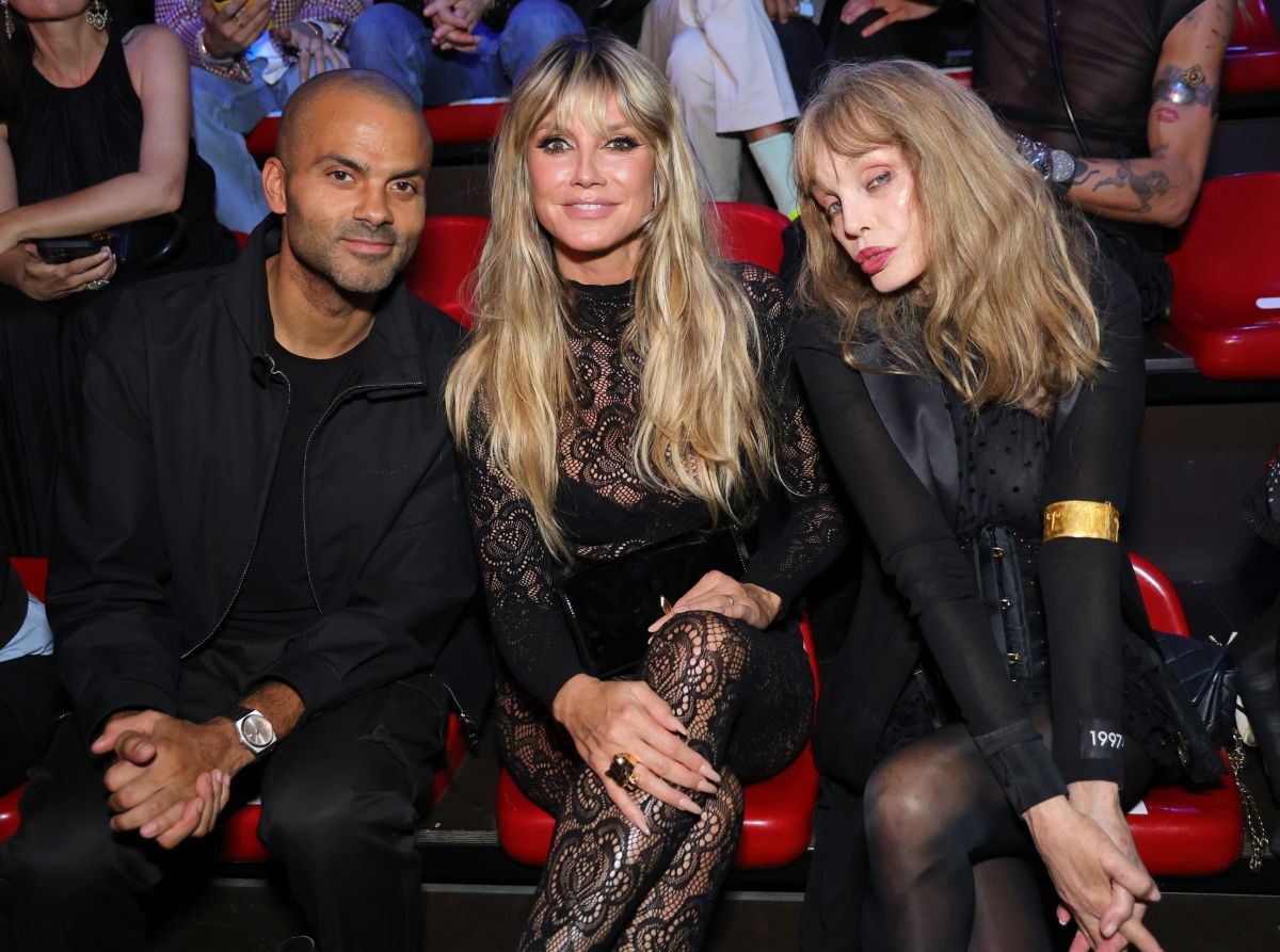 HEIDI KLUM at Christian Louboutin Loubi Fashion Show at Paris Fashion ...