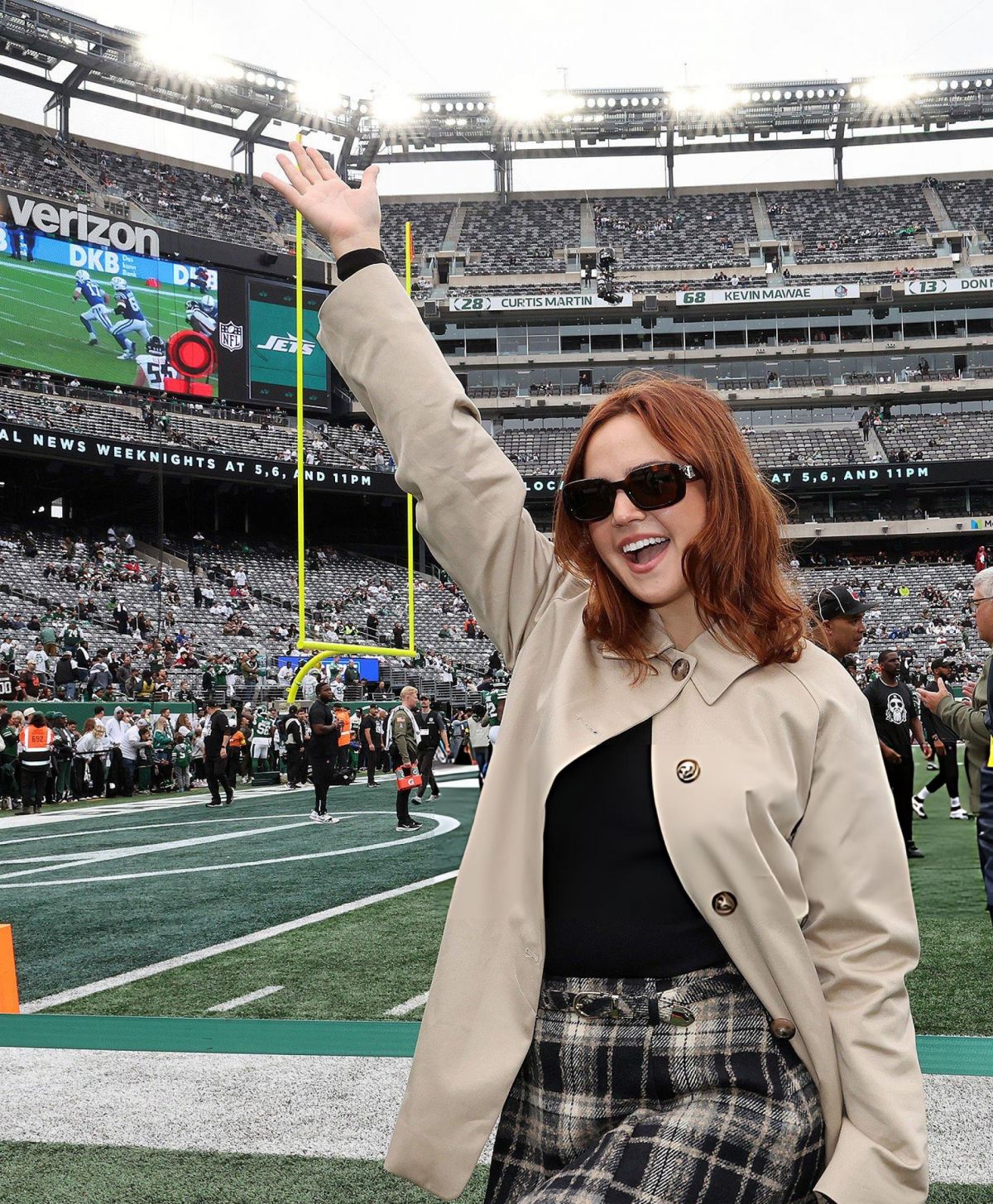 BAILEE MADISON at Cleveland Browns Vs New York Jets Game 11/09/2025 ...