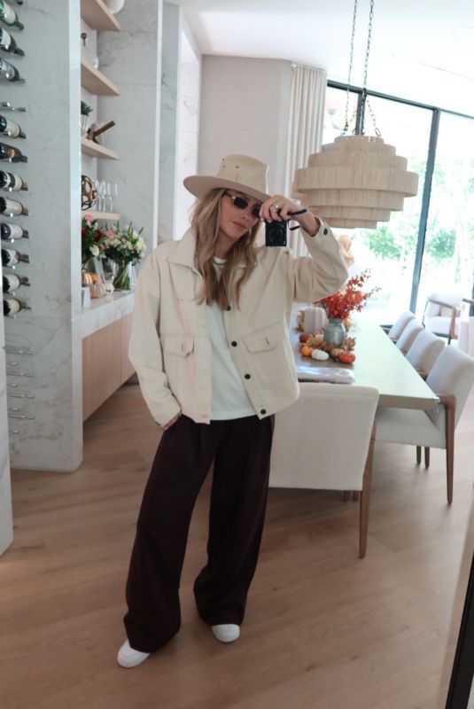 CLAIRE HOLT – Instagram Photos 11/21/2025 – HawtCelebs
