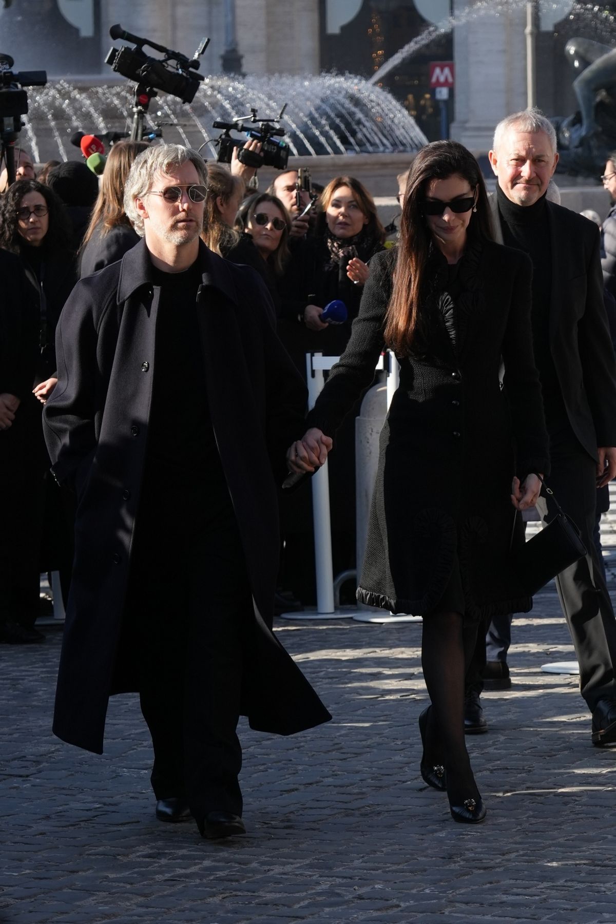 ANNE HATHAWAY at Funeral of Valentino Garavani at Basilica di Santa ...