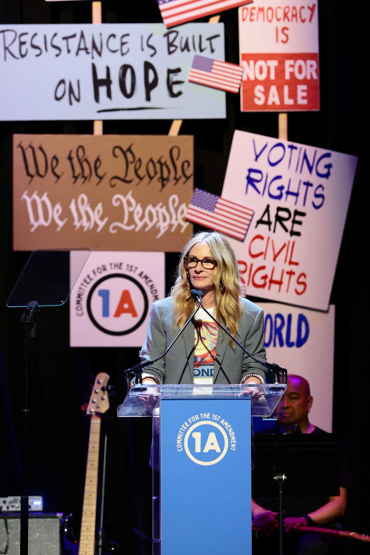 JULIA ROBERTS at Rise Up, Sing Out: A Concert for the First Amendment ...