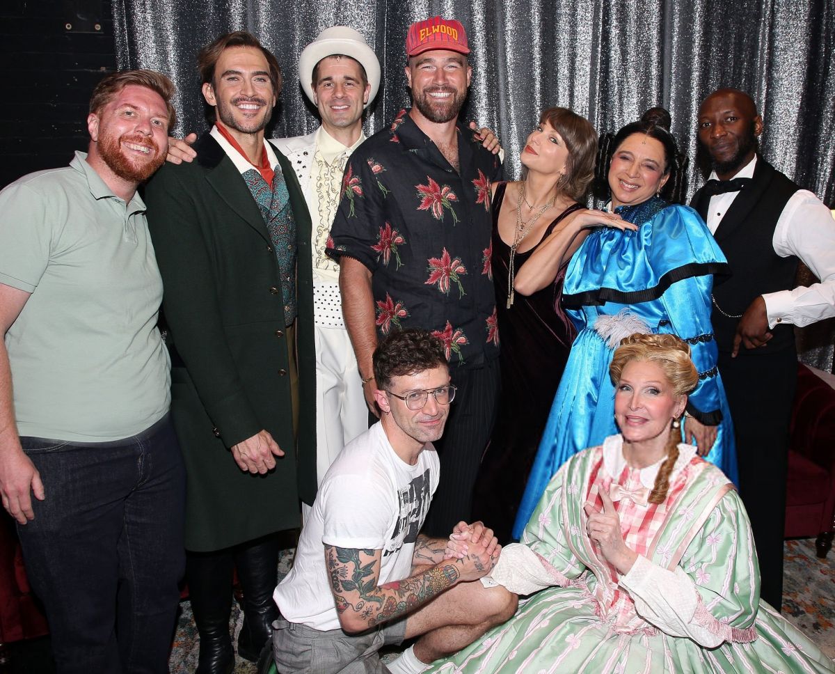 TAYLOR SWIFT and Travis Kelce Visits Cast of Oh, Mary! on Broadway in ...